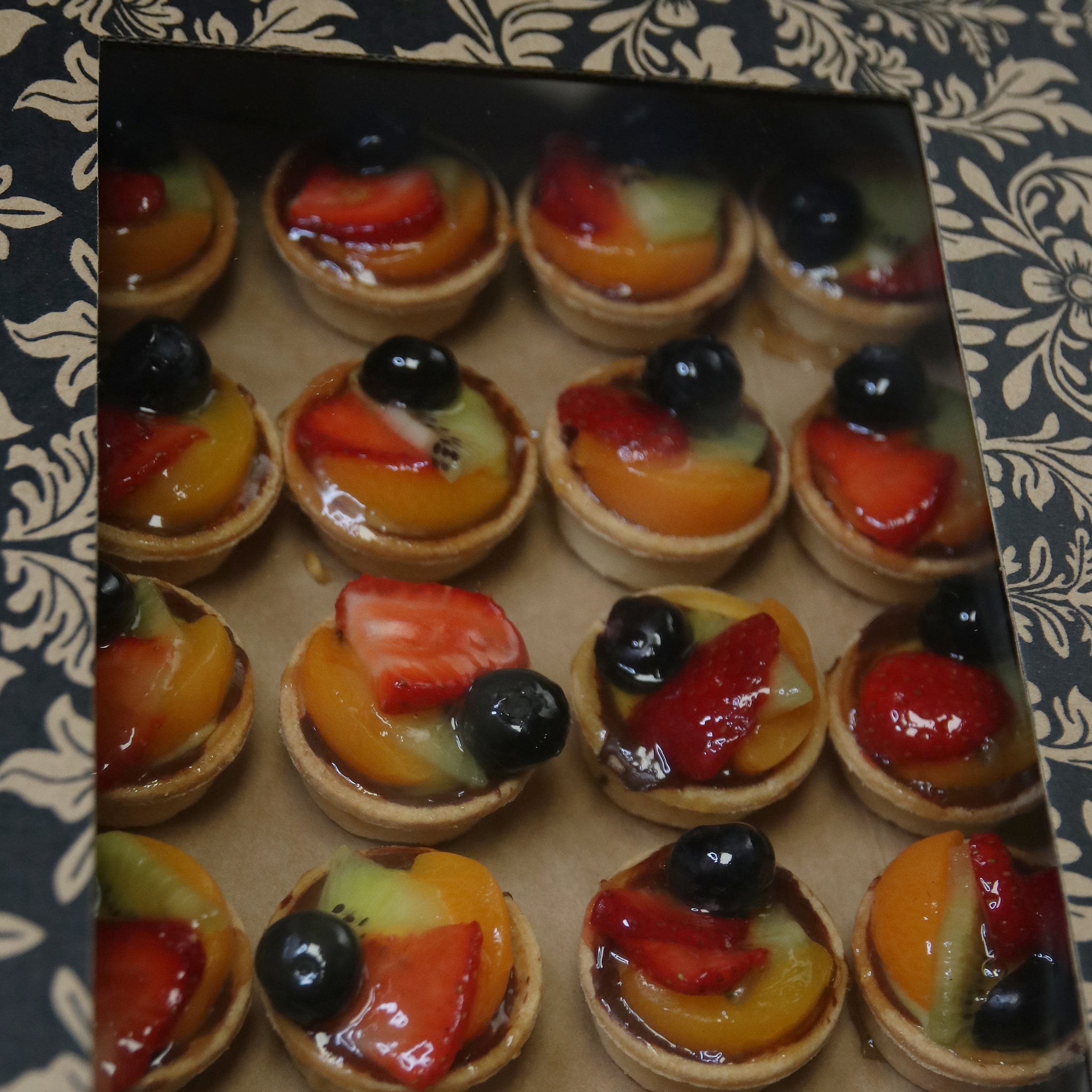 Mini Fruit Tart Platter (15) – Silverstream Bakery
