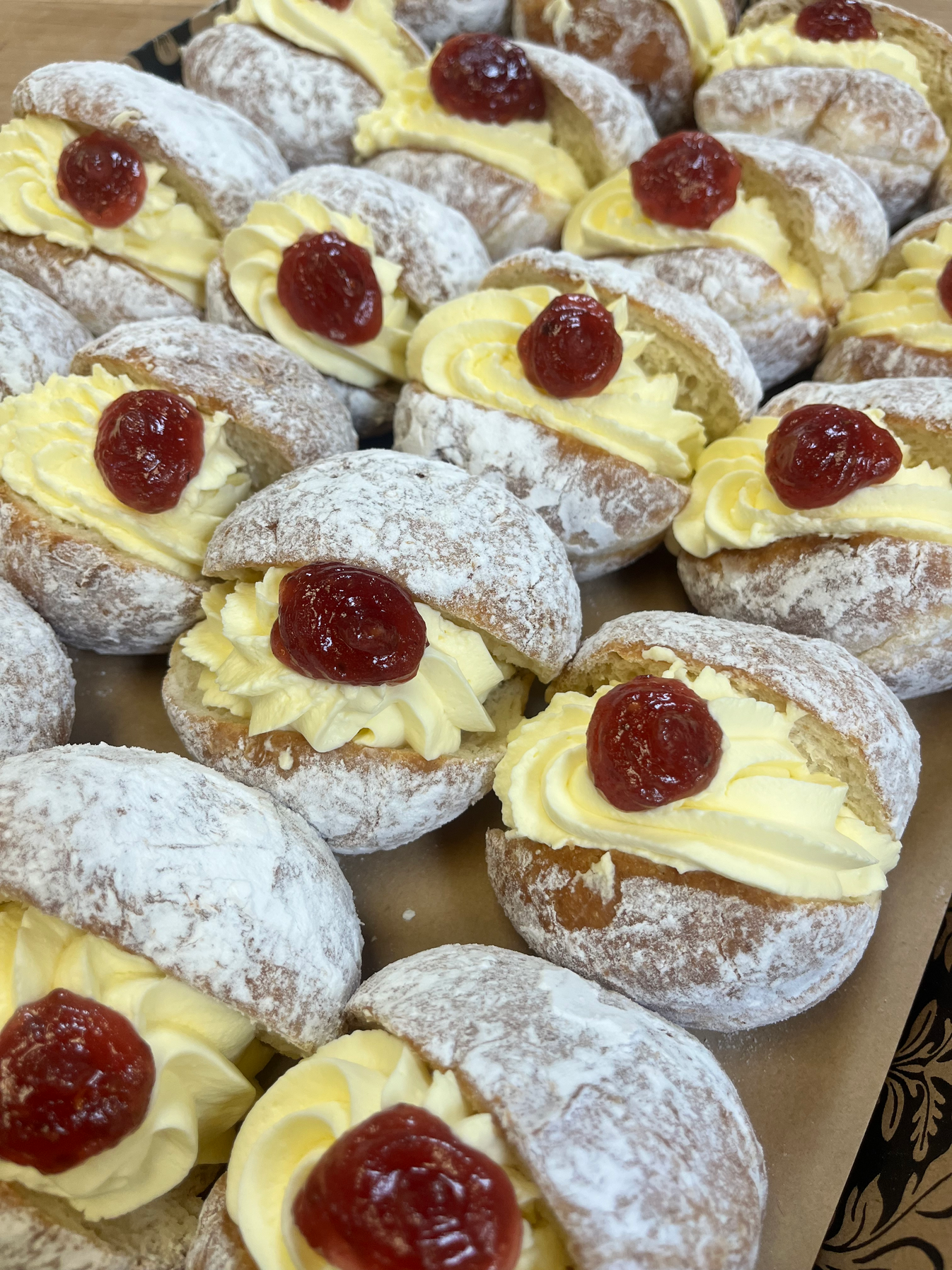 Mini Fresh Cream Donuts Platter – Silverstream Bakery