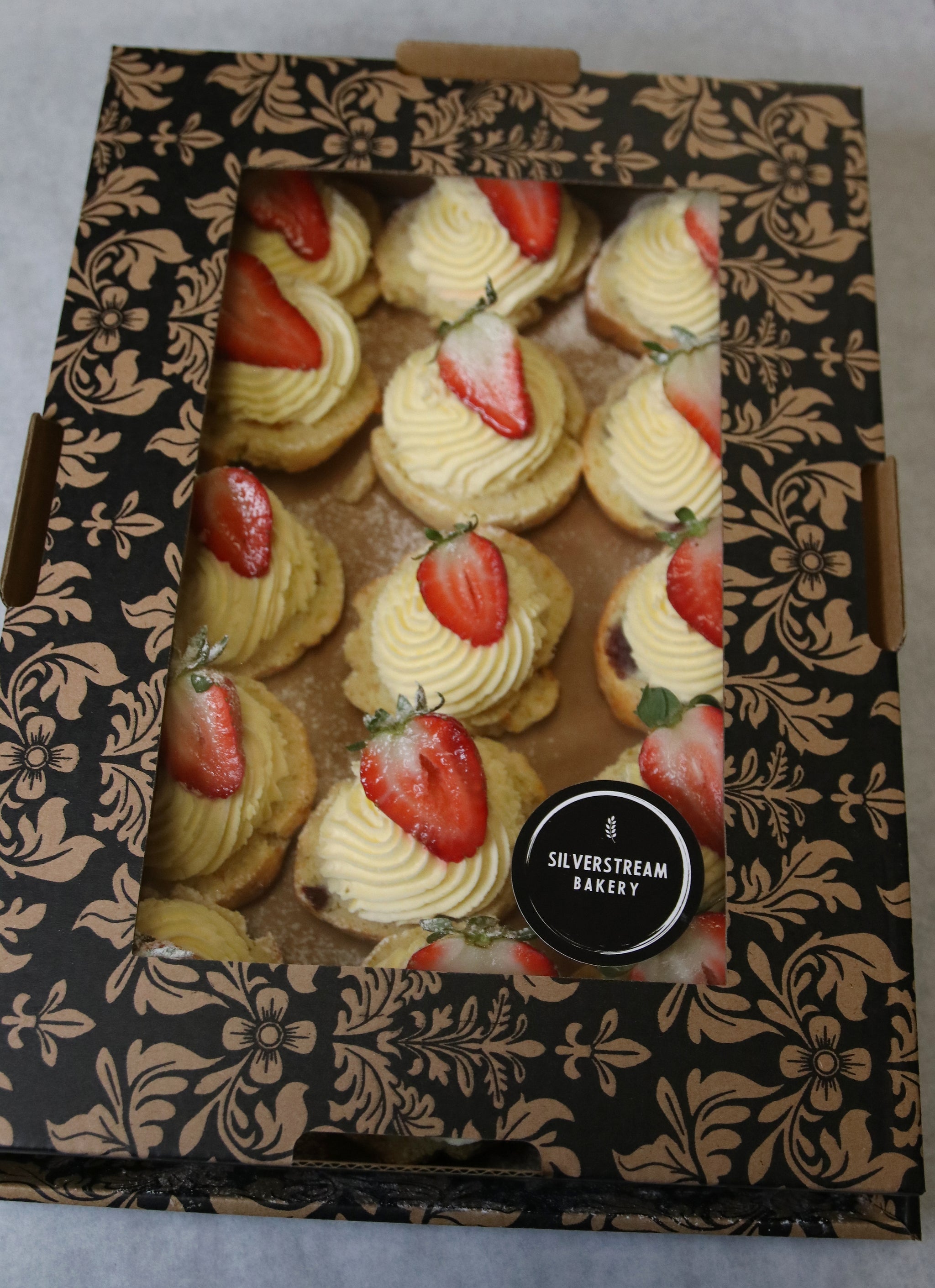 Mini Pavlova Platter – Silverstream Bakery